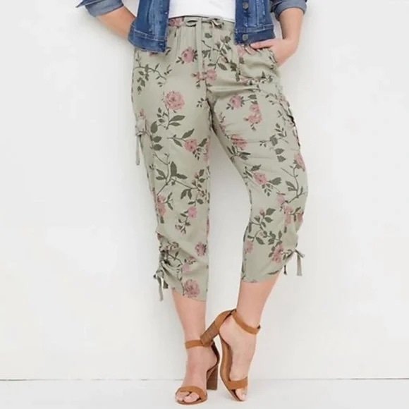 Lane Bryant | Pants & Jumpsuits | Lane Bryant Floral Cargo Capri Sz 82 ...